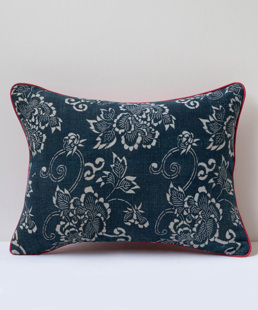 Small rectangular cushion in antique indigo fabric – Reindeer Antiques